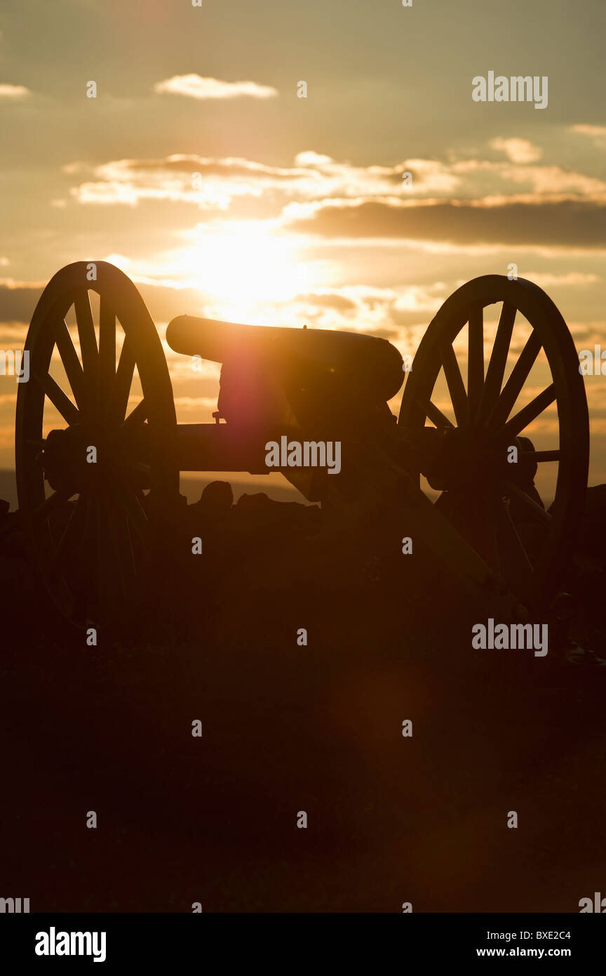 Sunset over civil war cannon Stock Photo - Alamy