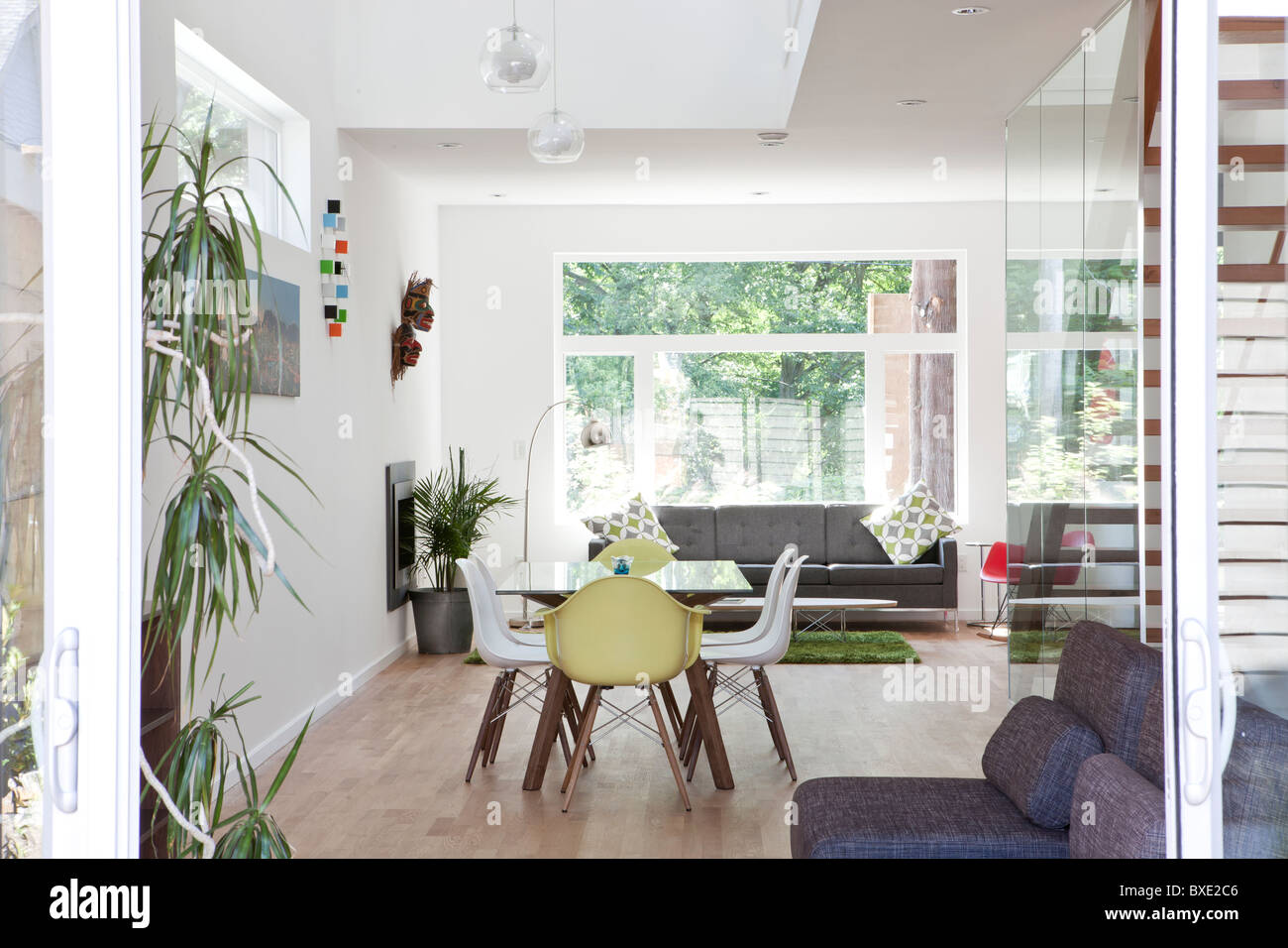 Modern dining room Stock Photo - Alamy