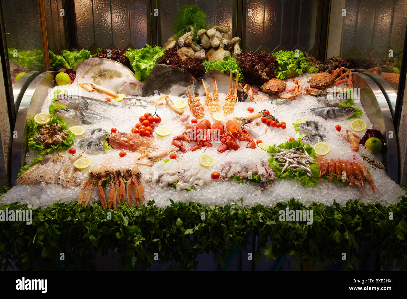 Seafood displayed on ice Stock Photo - Alamy