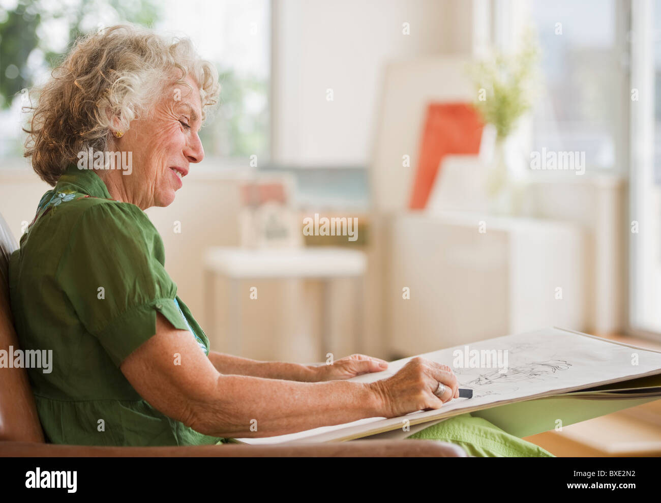 Woman sketching a drawing Stock Photo - Alamy