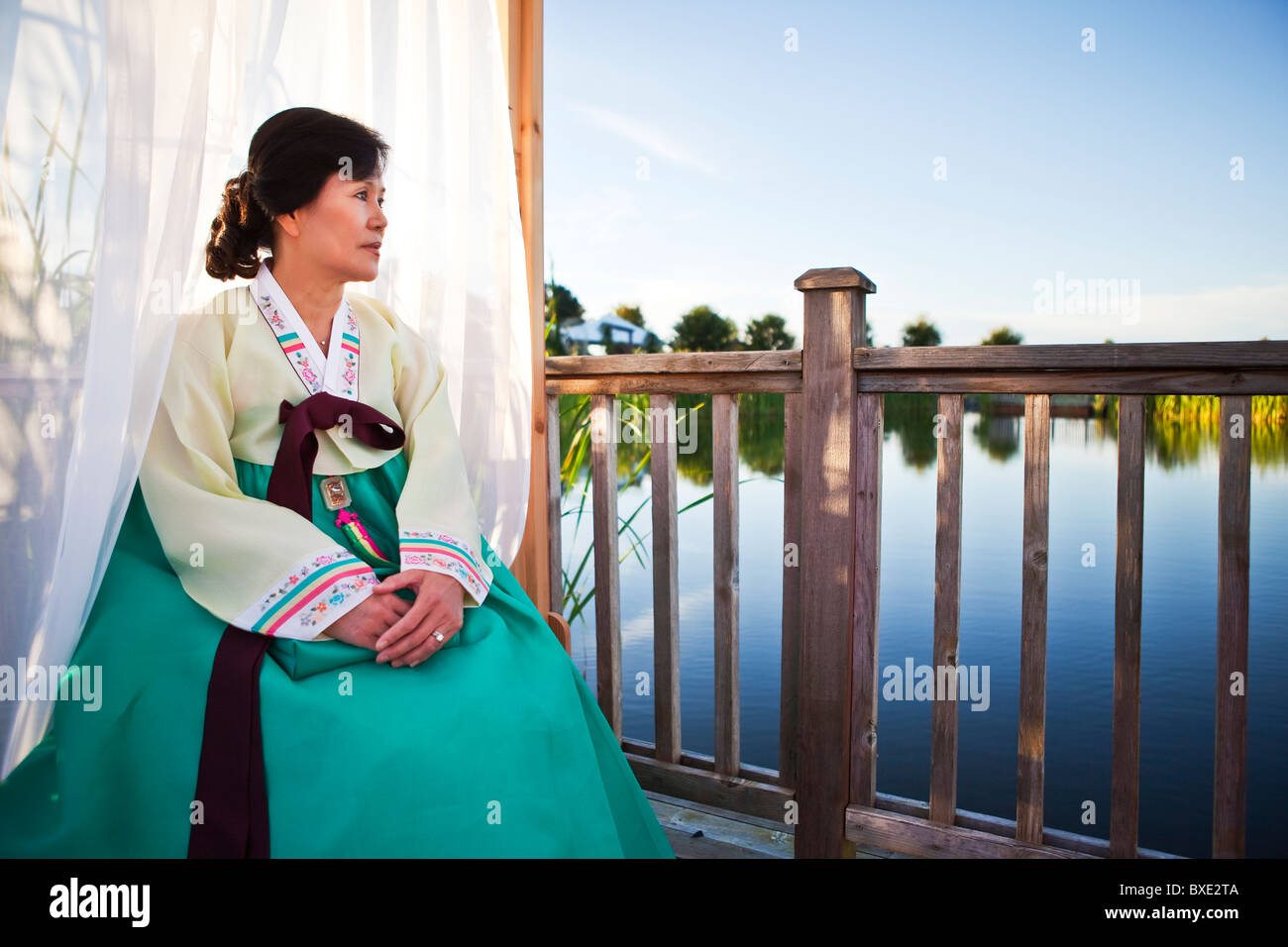 Korean woman in traditional clothing Stock Photo - Alamy
