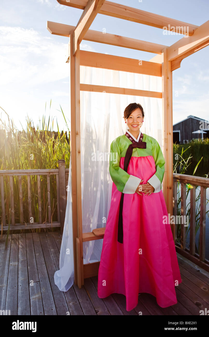 Korean woman in traditional clothing Stock Photo - Alamy