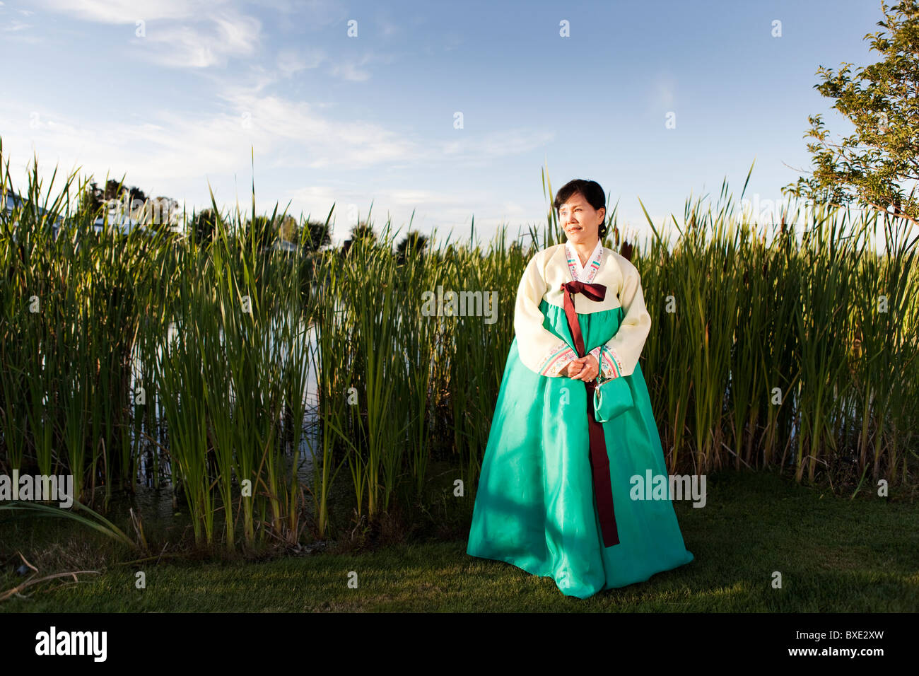Korean woman in traditional clothing Stock Photo - Alamy
