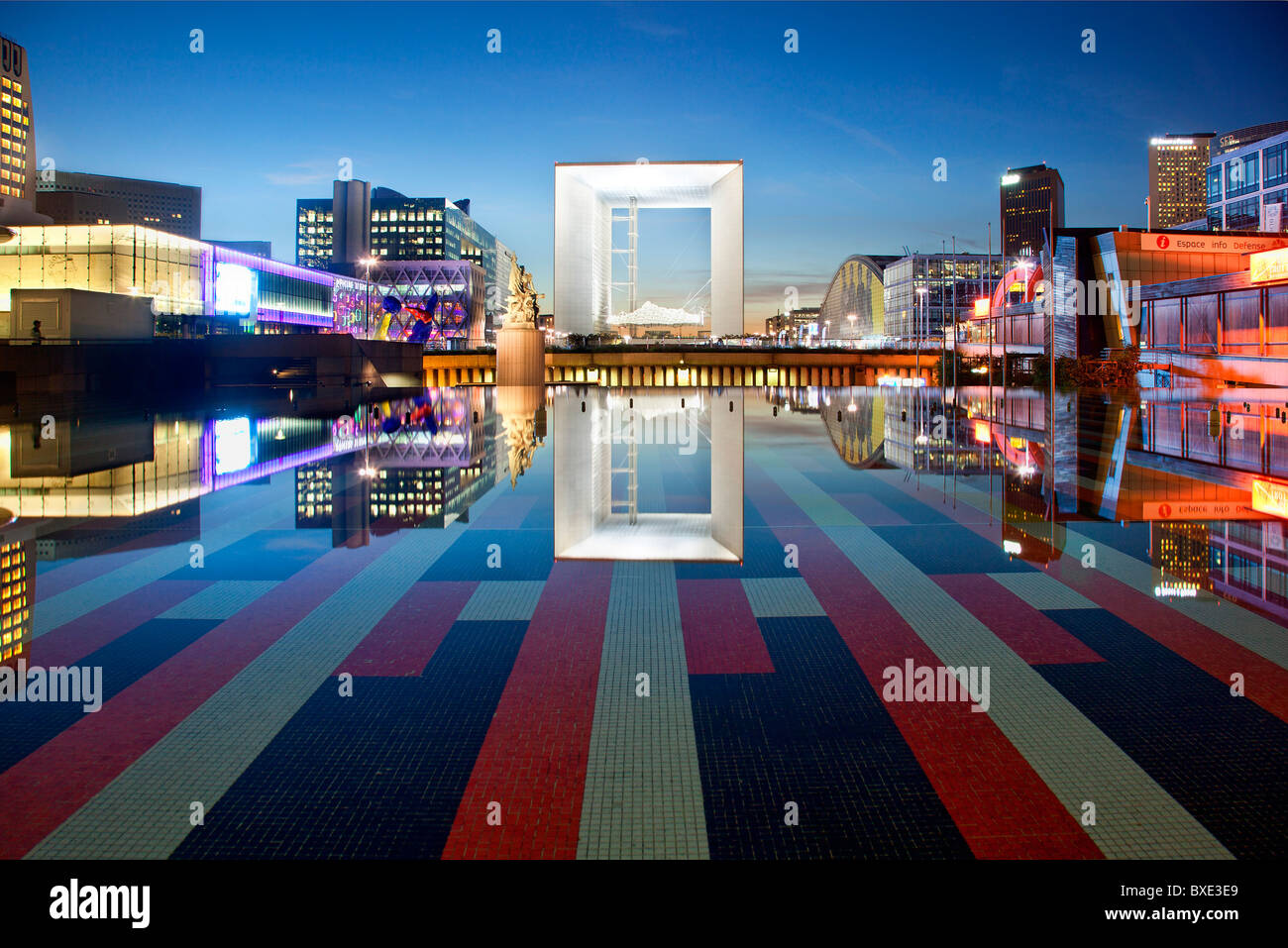 Arche defense paris hi-res stock photography and images - Alamy