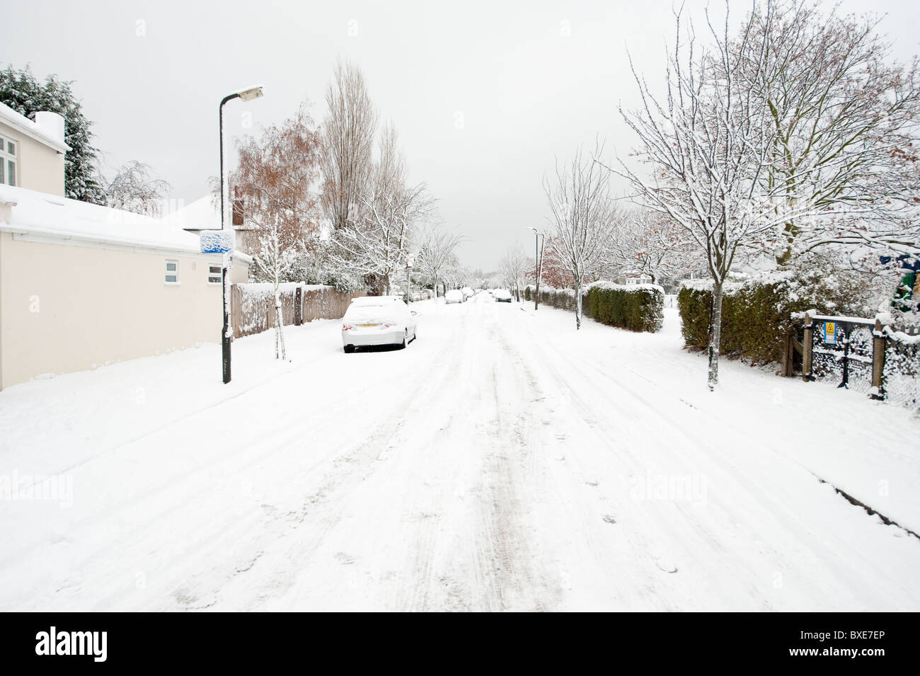 Heavy snow hi-res stock photography and images - Alamy