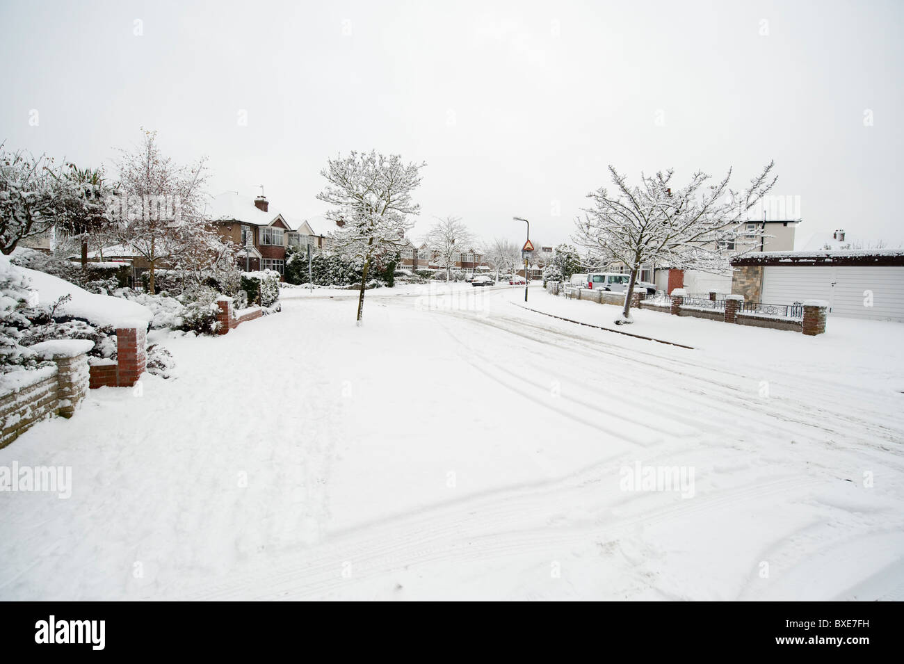 Suburbs england uk hi-res stock photography and images - Alamy