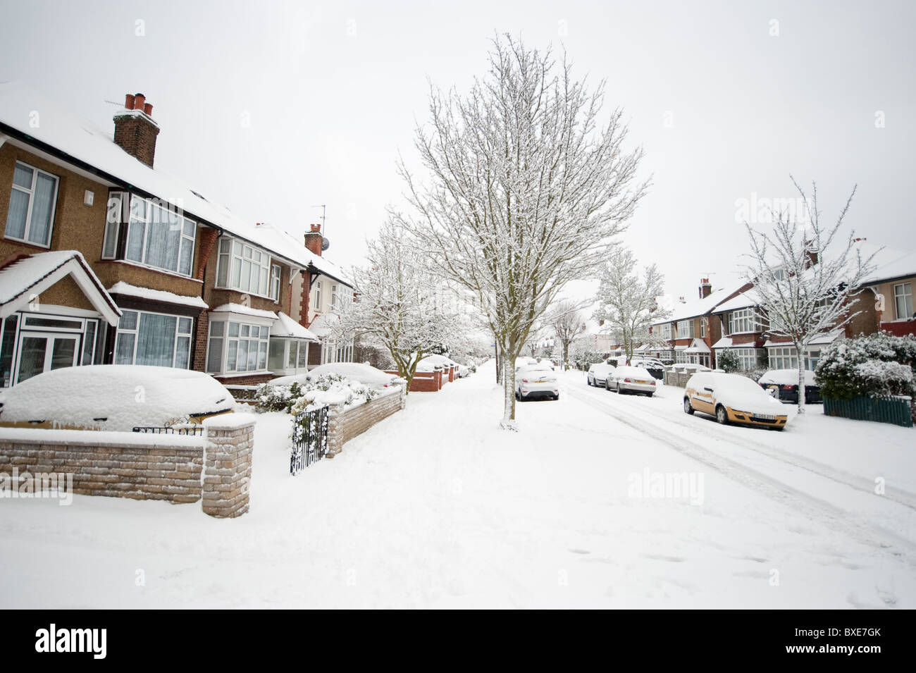Heavy snowfall on a street in the London suburbs, England, UK Stock ...