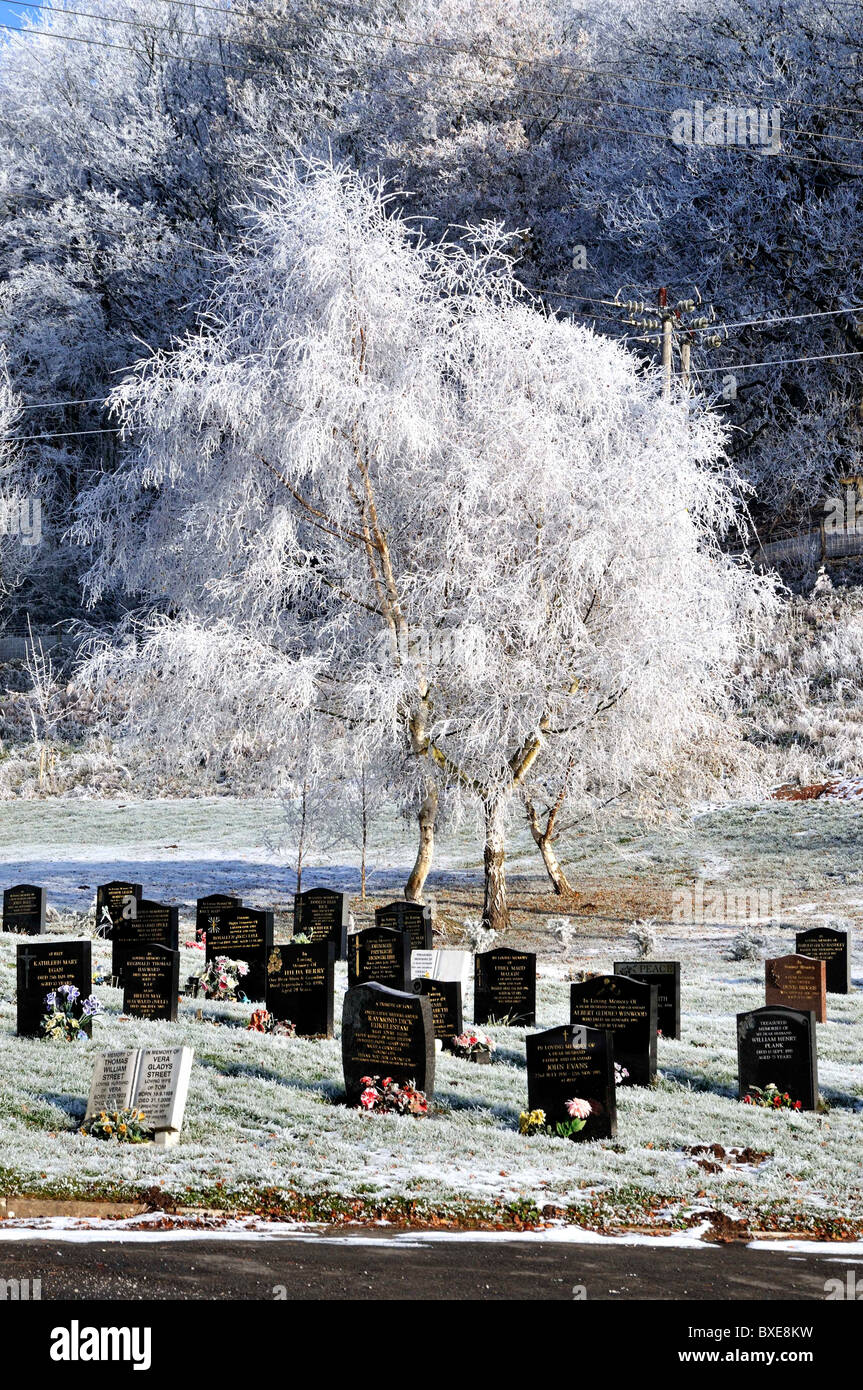 Ice covered cemetery hi-res stock photography and images - Alamy
