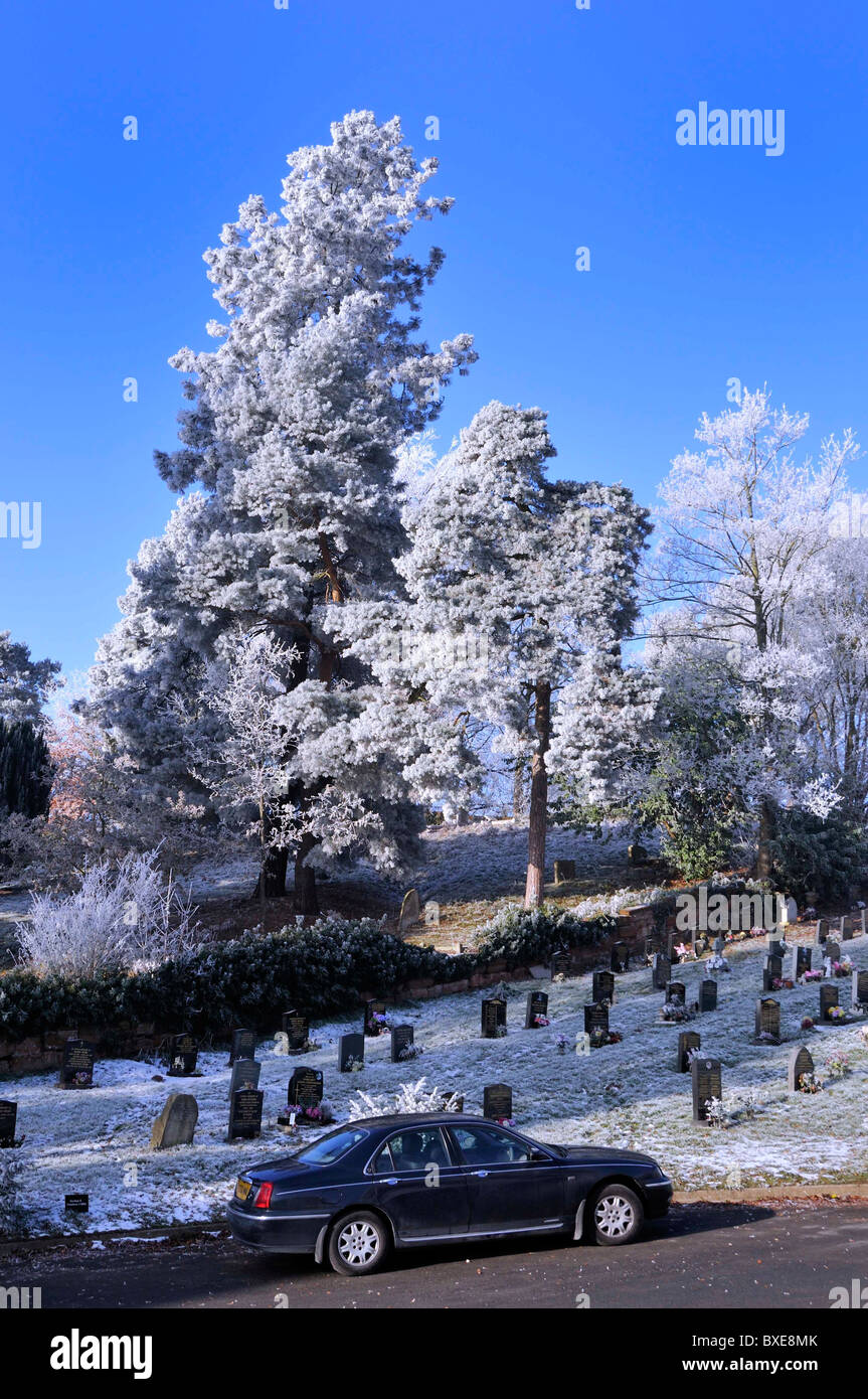 Ice covered cemetery hi-res stock photography and images - Alamy