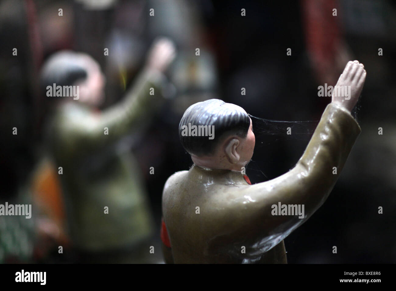 Relics and souvenirs from a collection of Chairman Mao memorabilia at ...