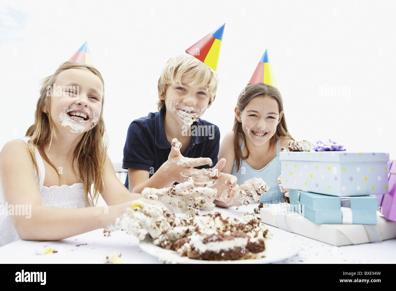 Children eating birthday cake with their hands Stock Photo - Alamy