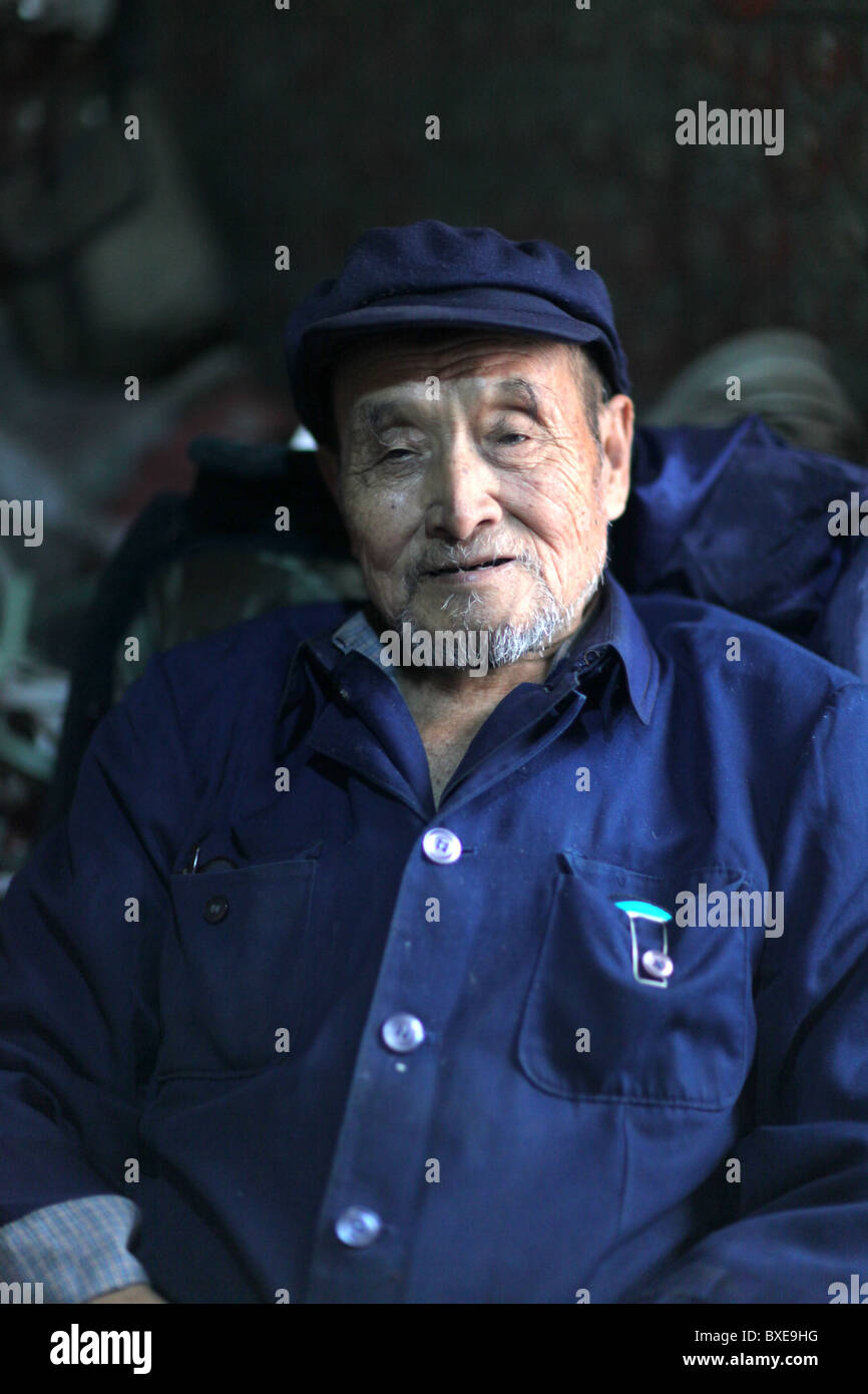 Wang Anting with his collection of Chairman Mao memorabilia at Wang ...