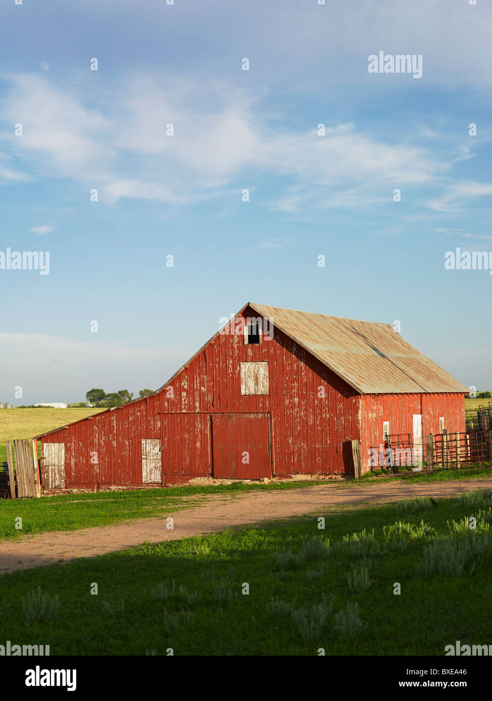 Farms red barn hi-res stock photography and images - Alamy