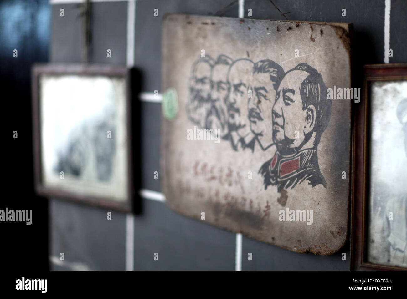 Relics and souvenirs from a collection of Chairman Mao memorabilia at ...