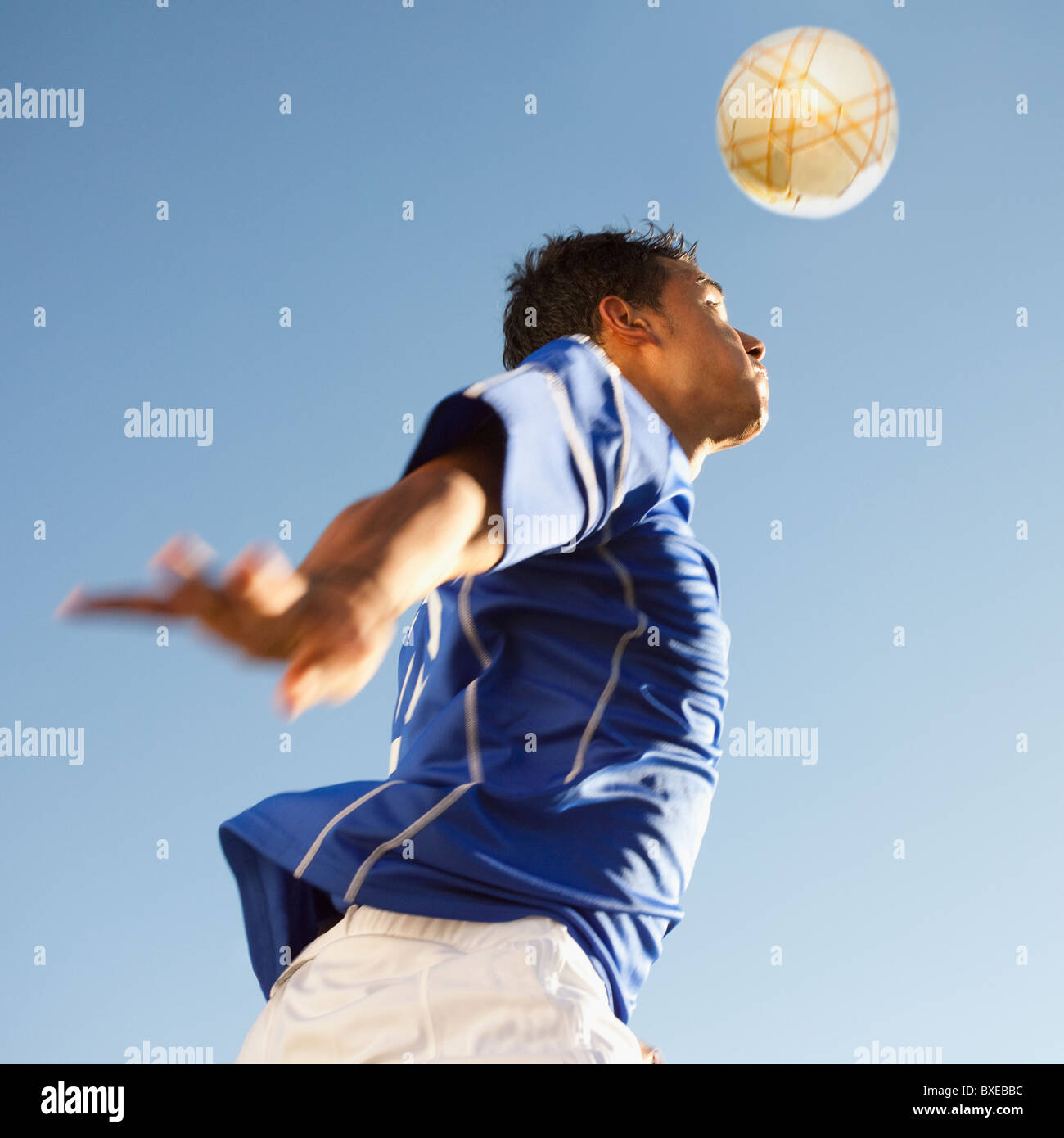 Soccer player header hi-res stock photography and images - Alamy