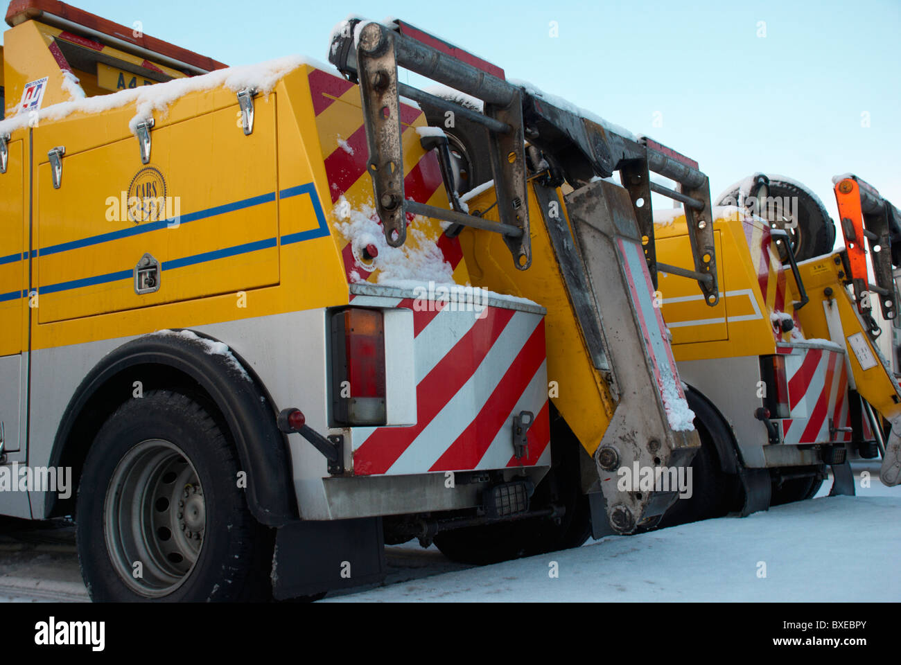 Breakdown truck towing hi-res stock photography and images - Alamy