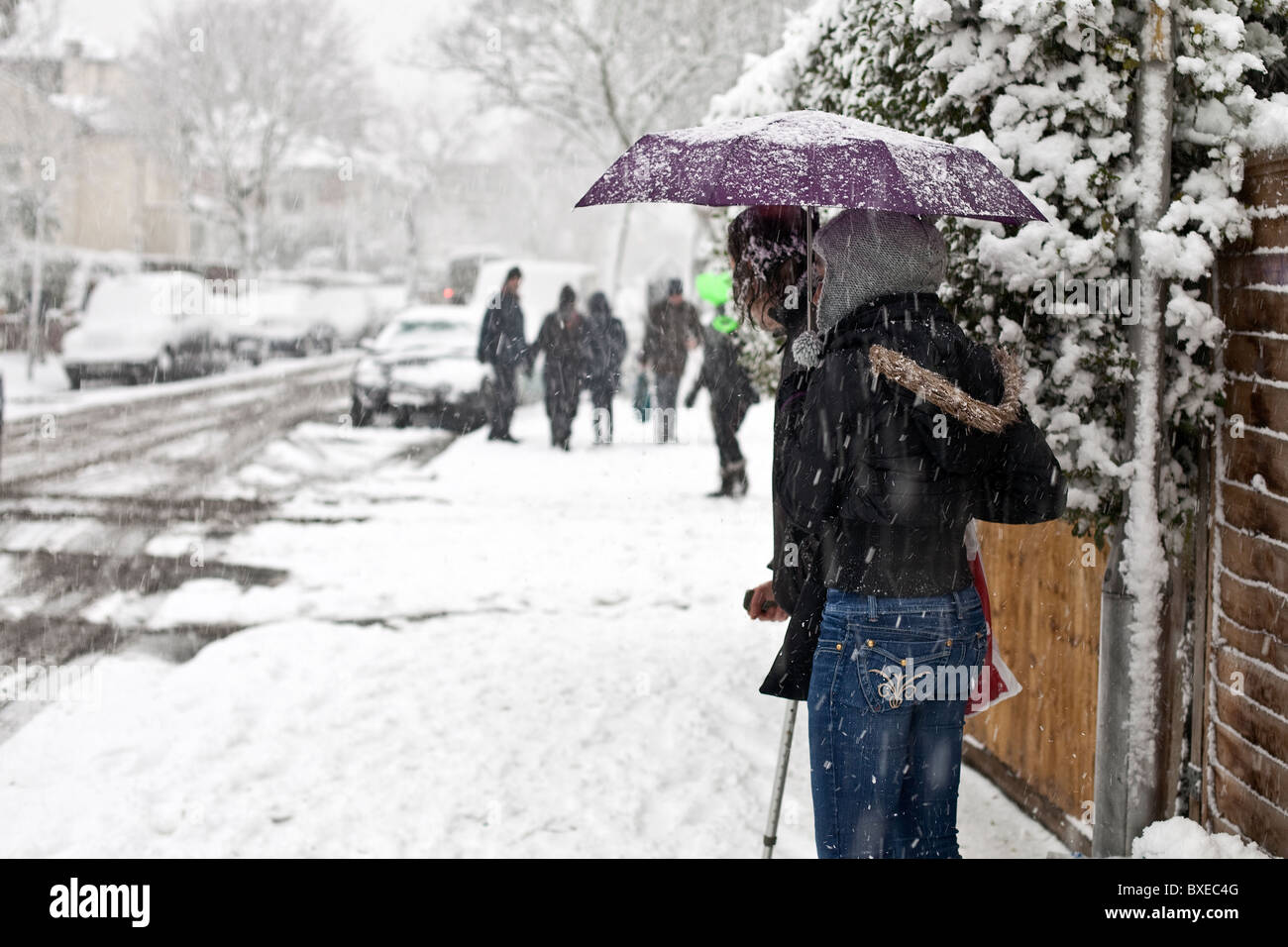 Waiting for bus snow hi-res stock photography and images - Alamy