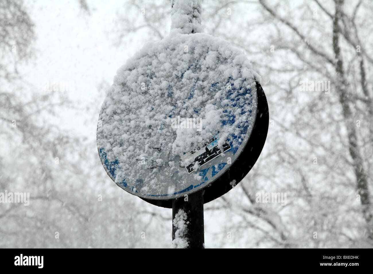 A sign covered in snow. Putney Bridge. London Stock Photo - Alamy