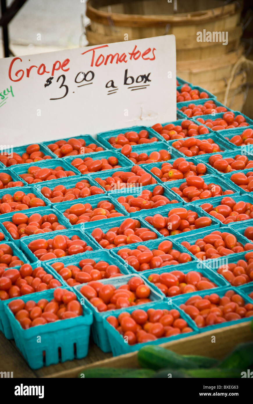 Grape display at farmer's market Stock Photo - Alamy