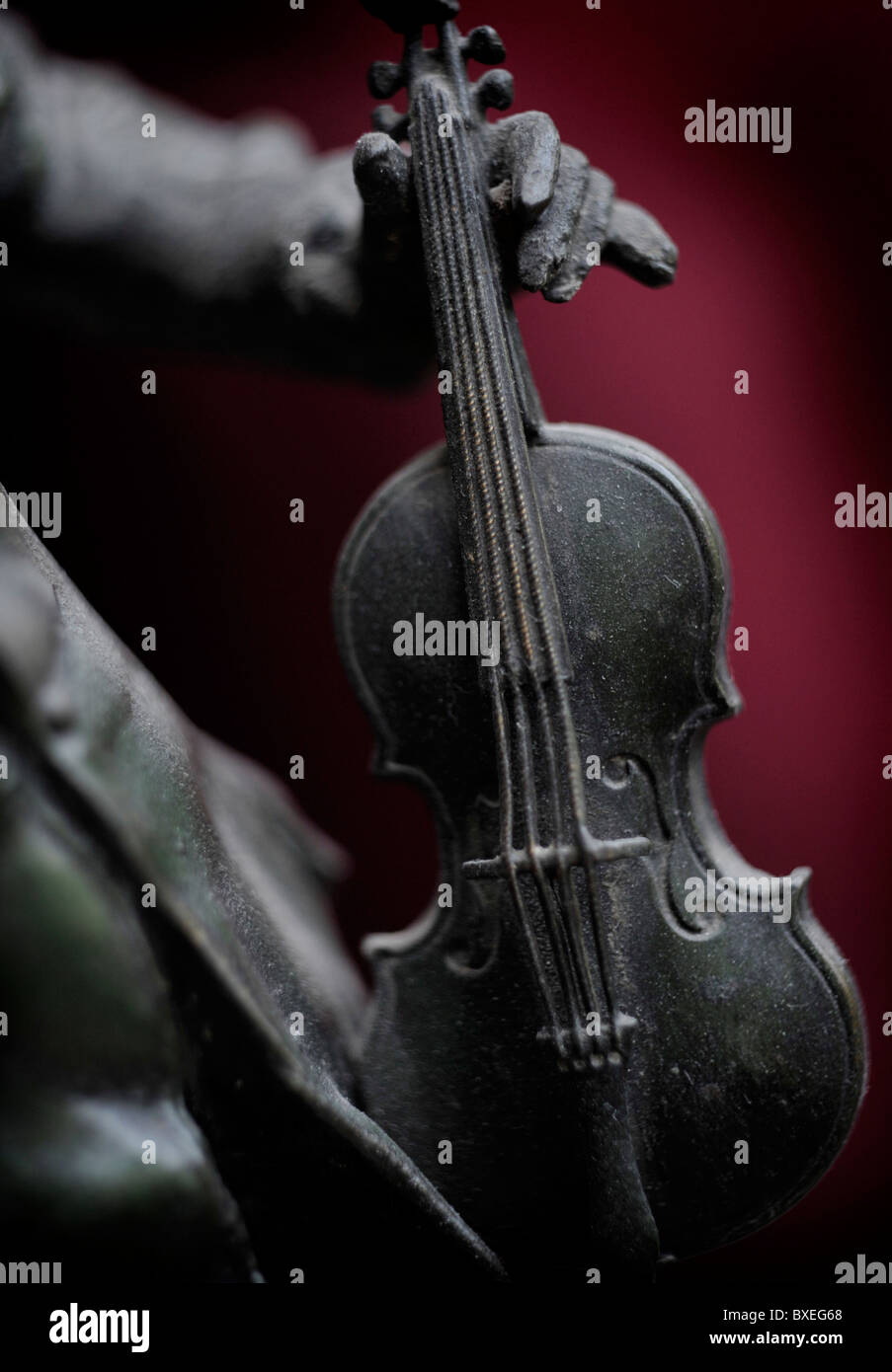 bronze of male figure holding violin Stock Photo - Alamy