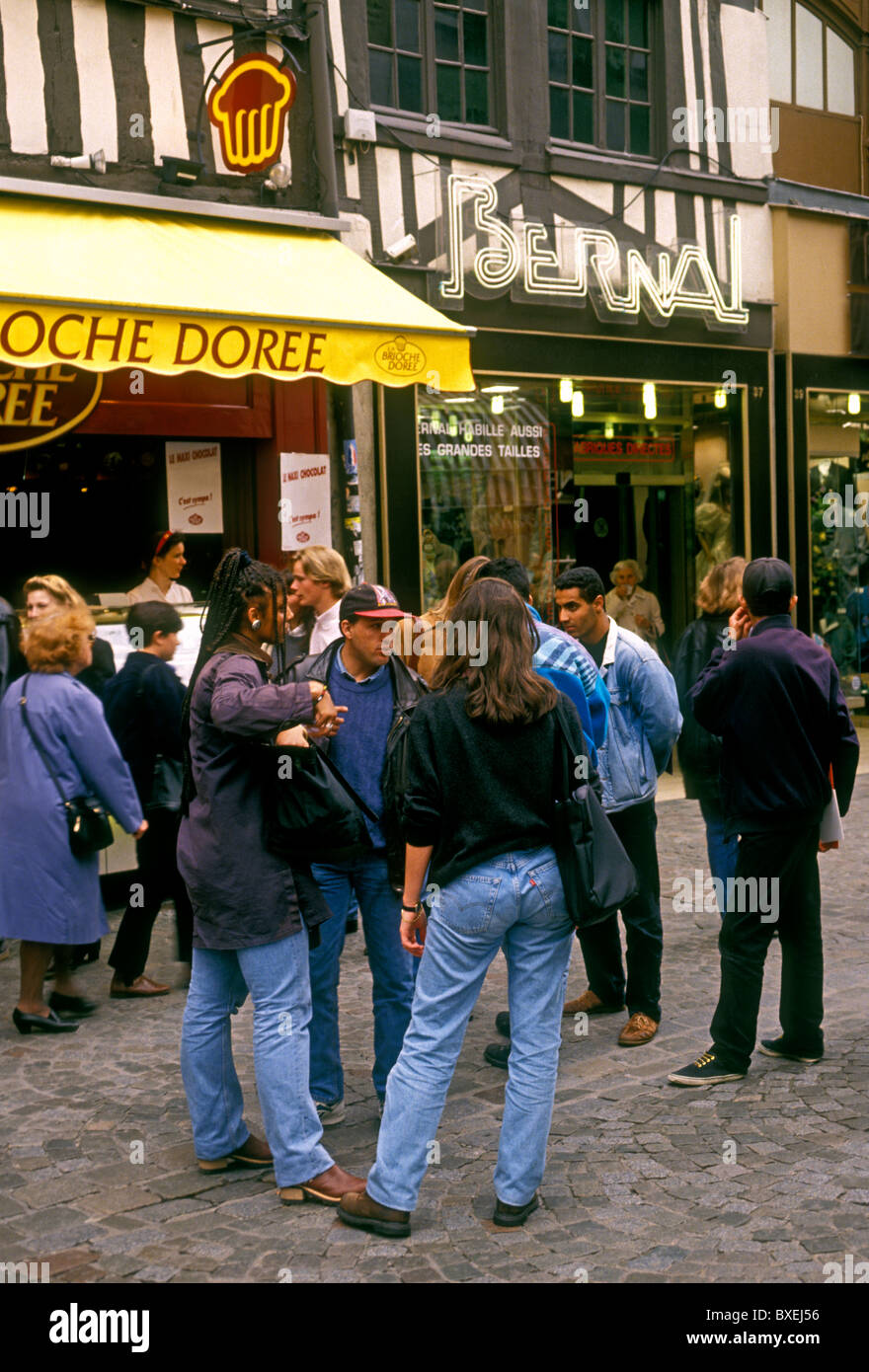 French people talking hi-res stock photography and images - Alamy