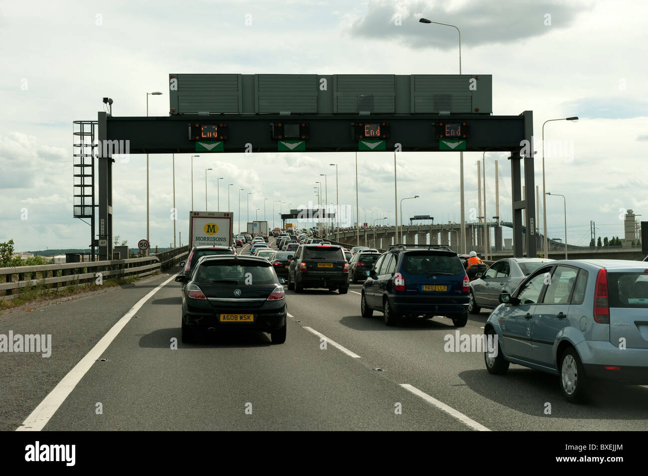 Bridge crossing motorway hi-res stock photography and images - Alamy