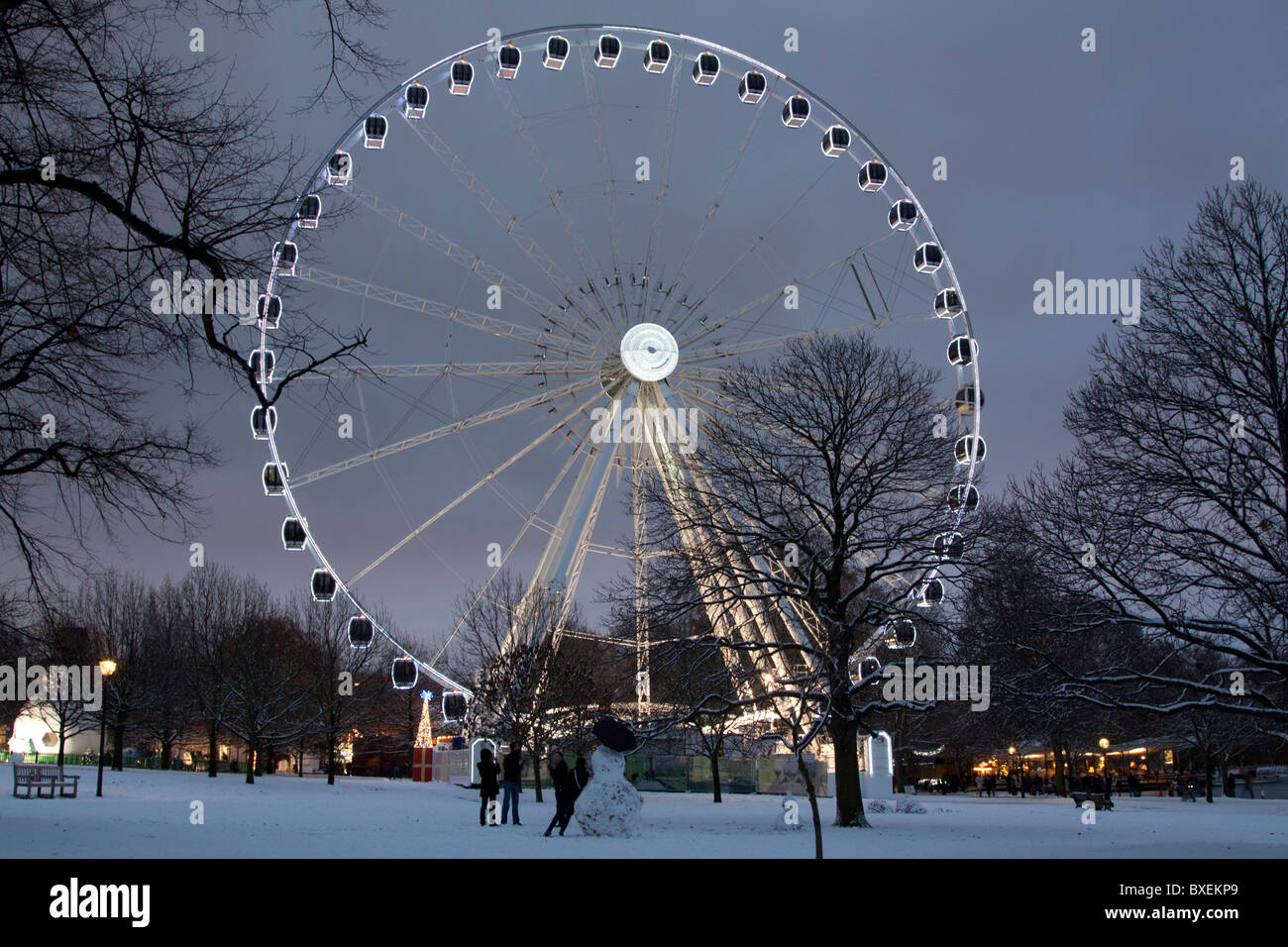 Hyde park winter wonderland night hi-res stock photography and images ...