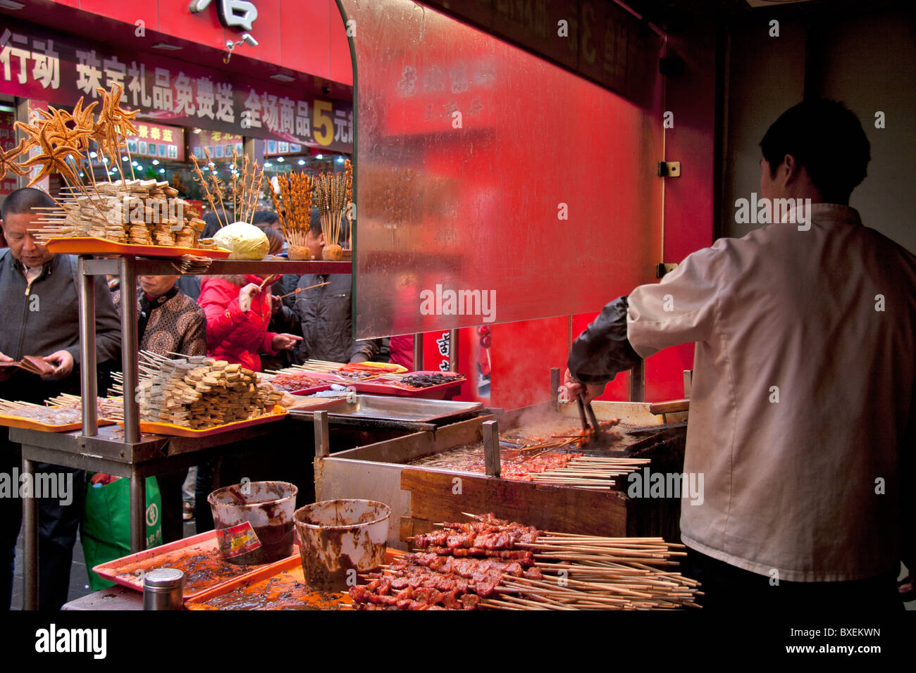 Chinese street food stall hi-res stock photography and images - Alamy
