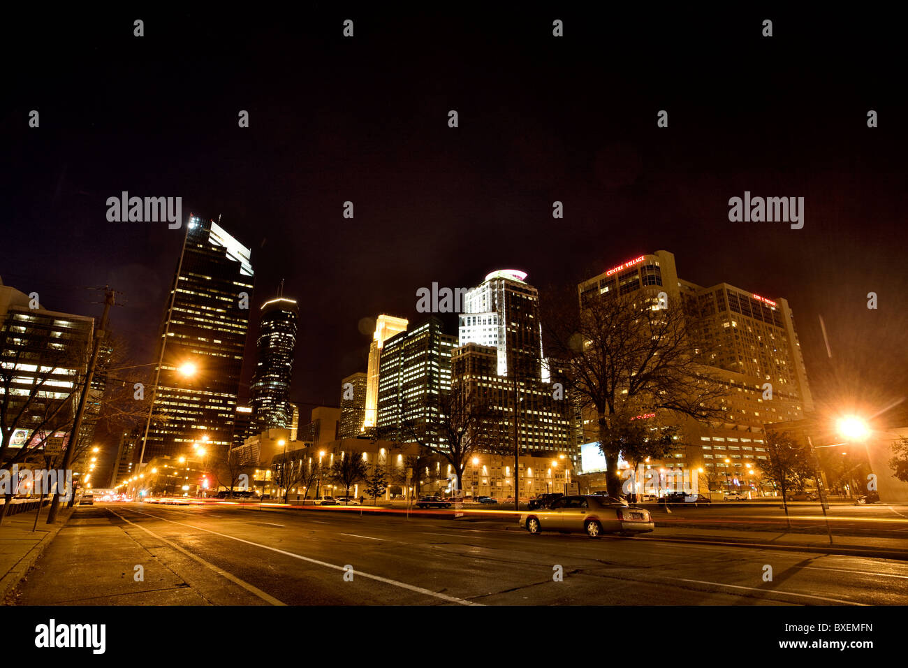 Minneapolis minnesota skyline at night hi-res stock photography and ...