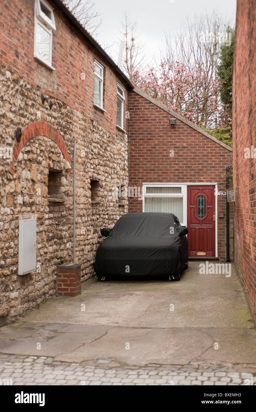 Covered Car on driveway Stock Photo - Alamy