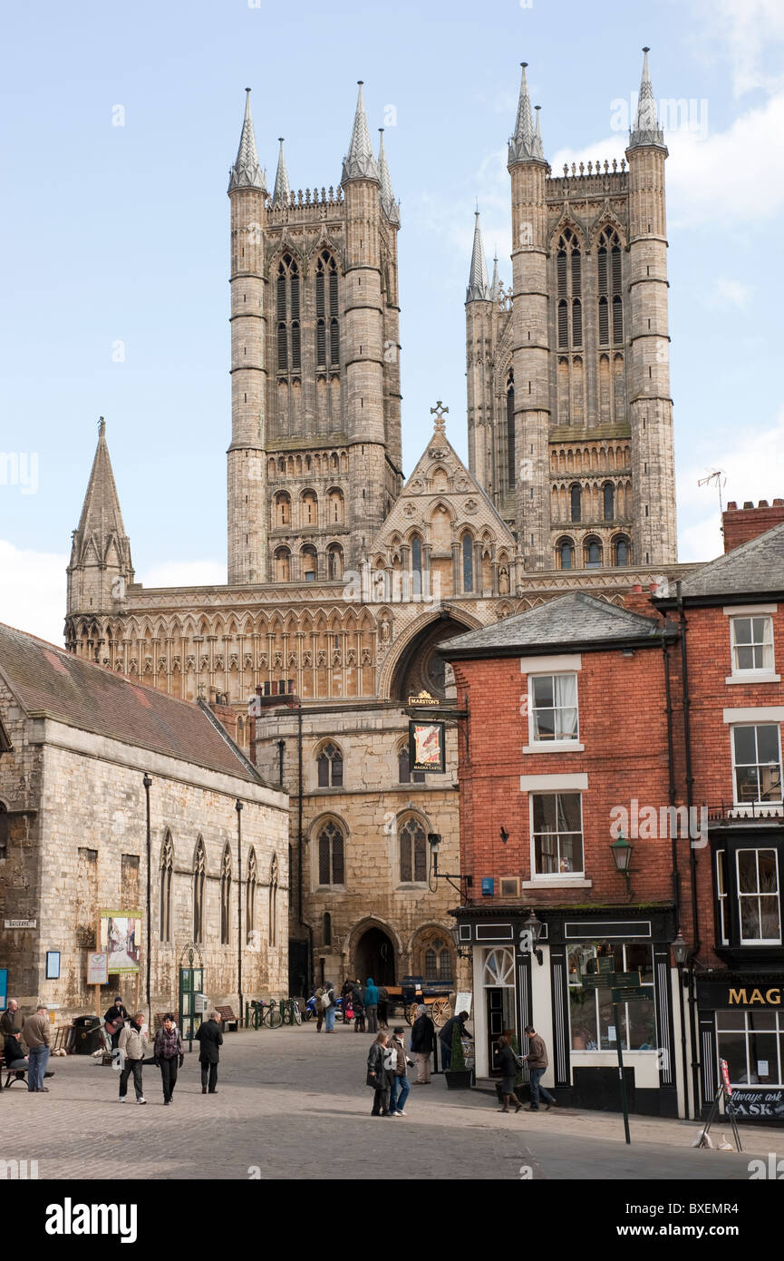 Lincoln shops hi-res stock photography and images - Alamy