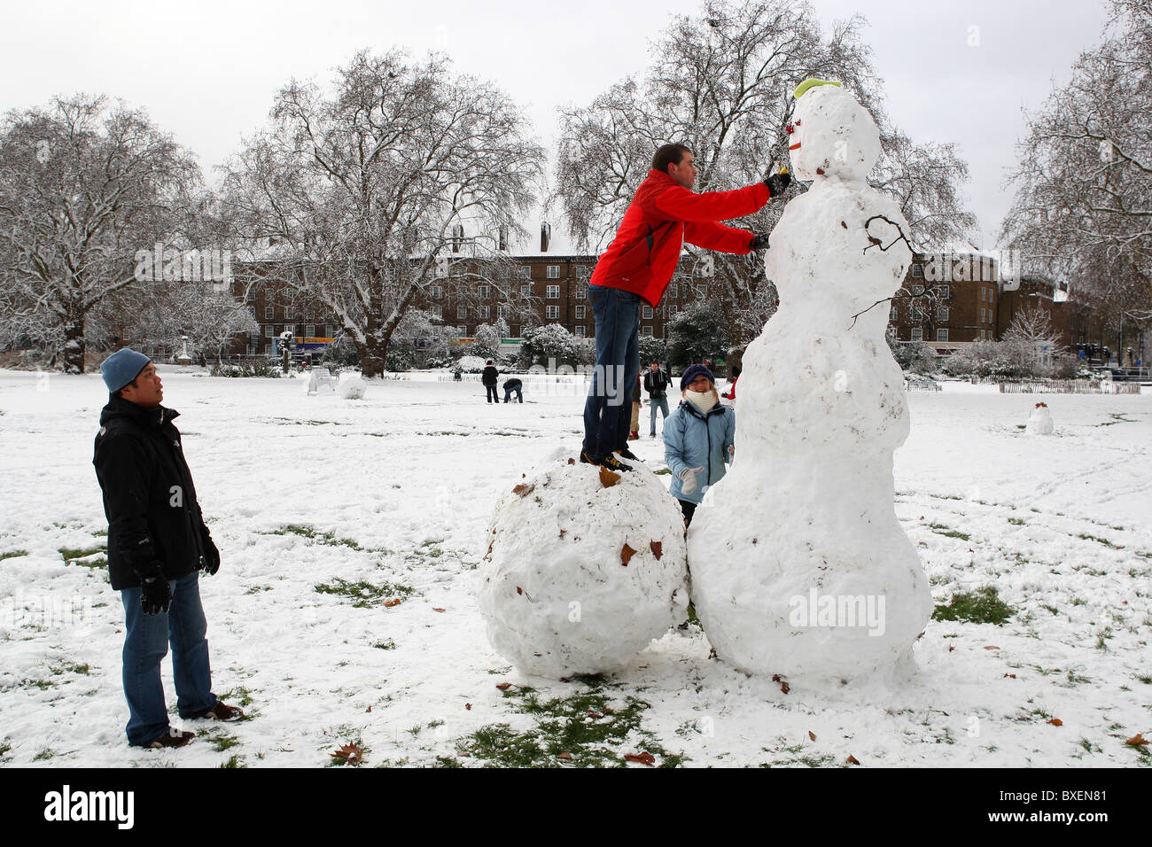 Snowman and tree in snowfall hi-res stock photography and images - Alamy