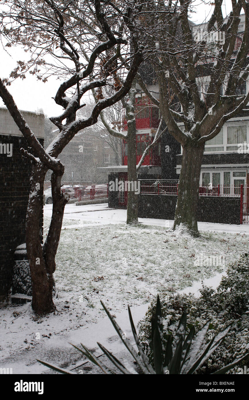 Snow december 2010 uk heavy hi-res stock photography and images - Alamy