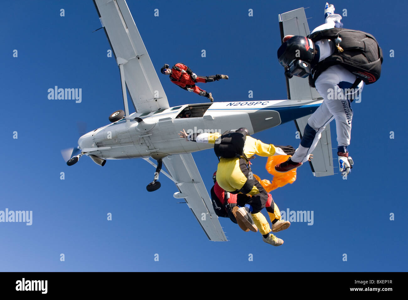Skydiver jumping out airplane hi-res stock photography and images - Alamy