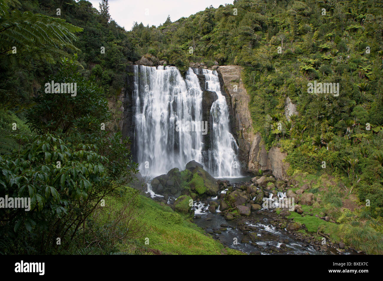 Marokopa waterfall hi-res stock photography and images - Alamy