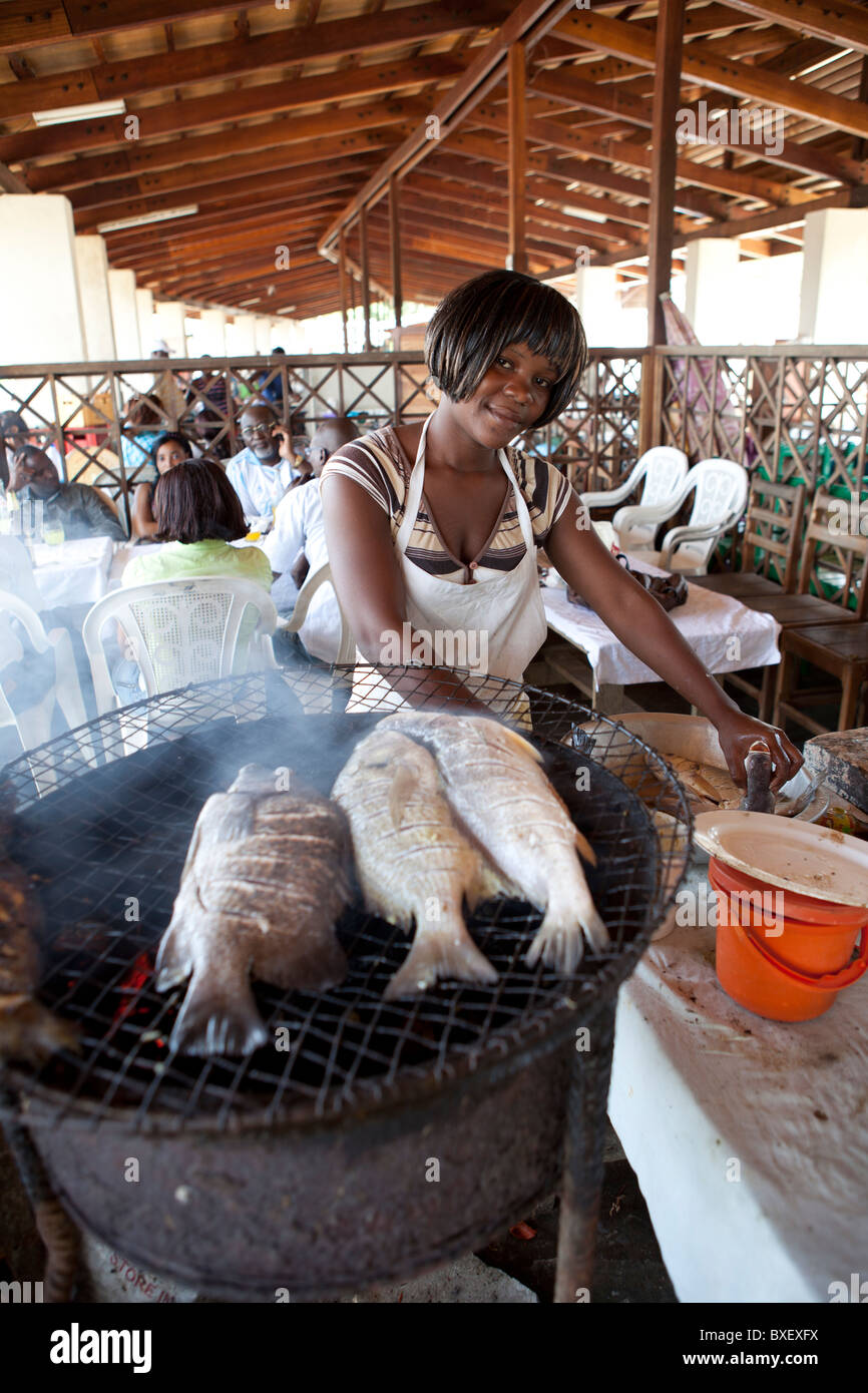 Tropical beach restaurant busy hi-res stock photography and images - Alamy
