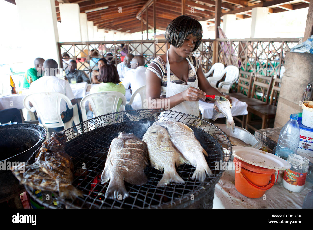 woman cooking fish Kribi Cameroon Afica restaurant Stock Photo ...