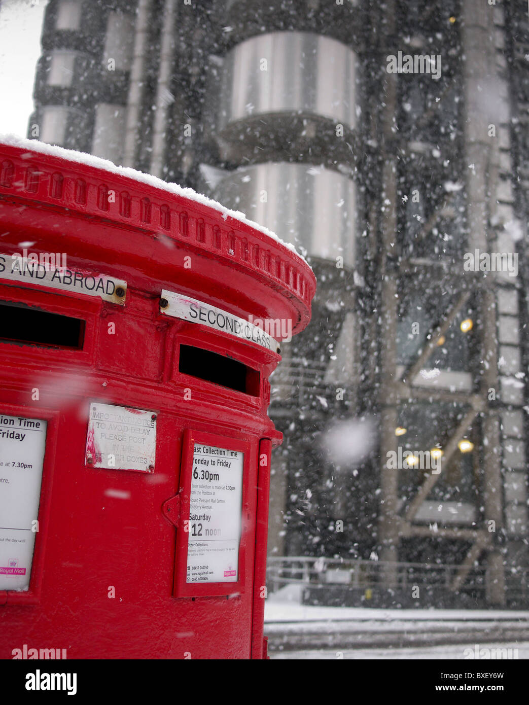 Post box in the snow hi-res stock photography and images - Alamy