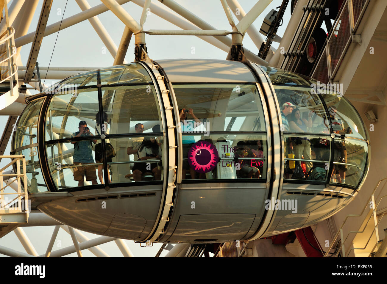 London Eye Pod Stock Photos & London Eye Pod Stock Images - Alamy