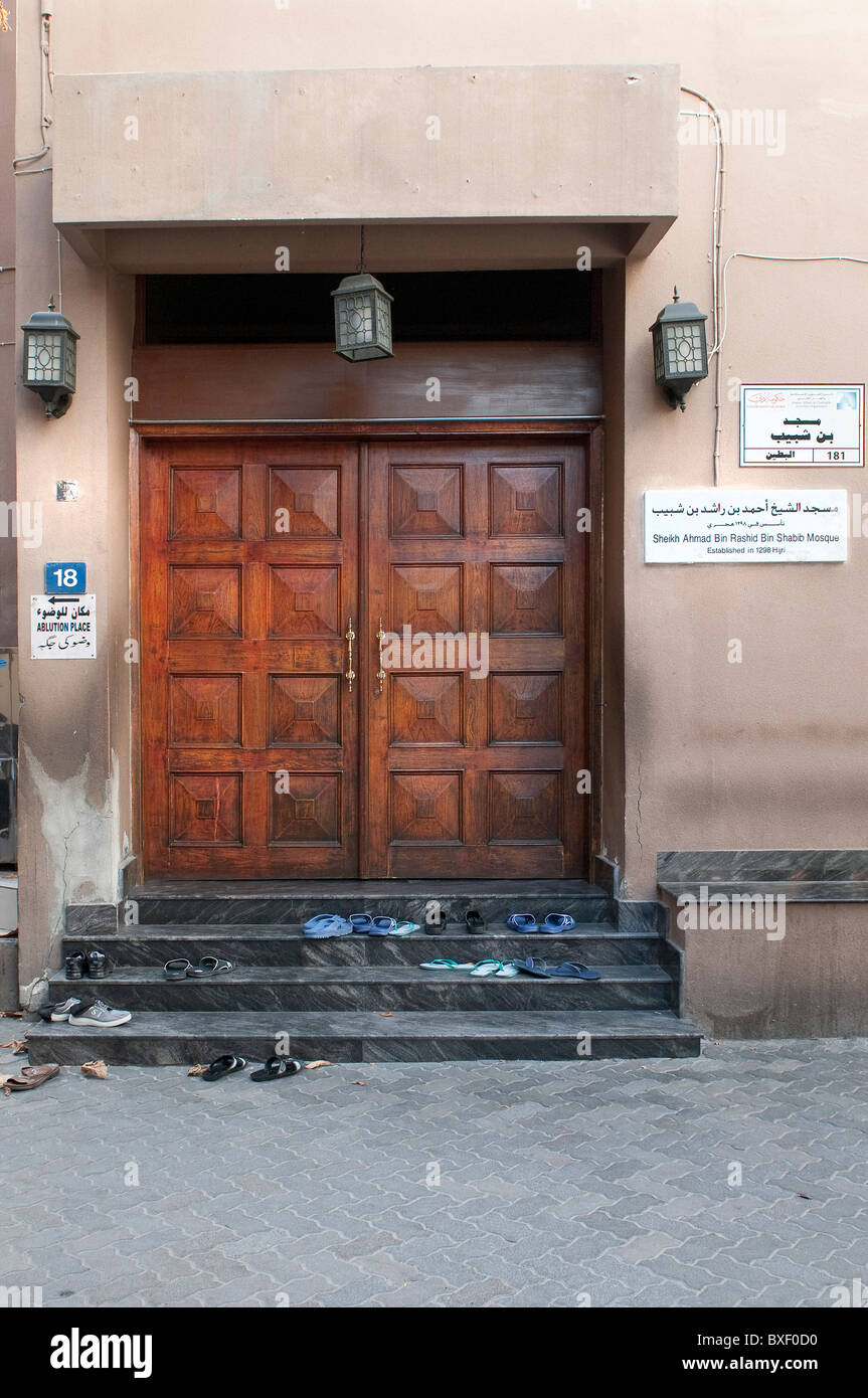 Mosque entrance Dubai Stock Photo - Alamy