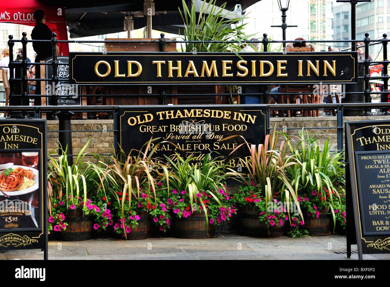 Thameside hi-res stock photography and images - Alamy