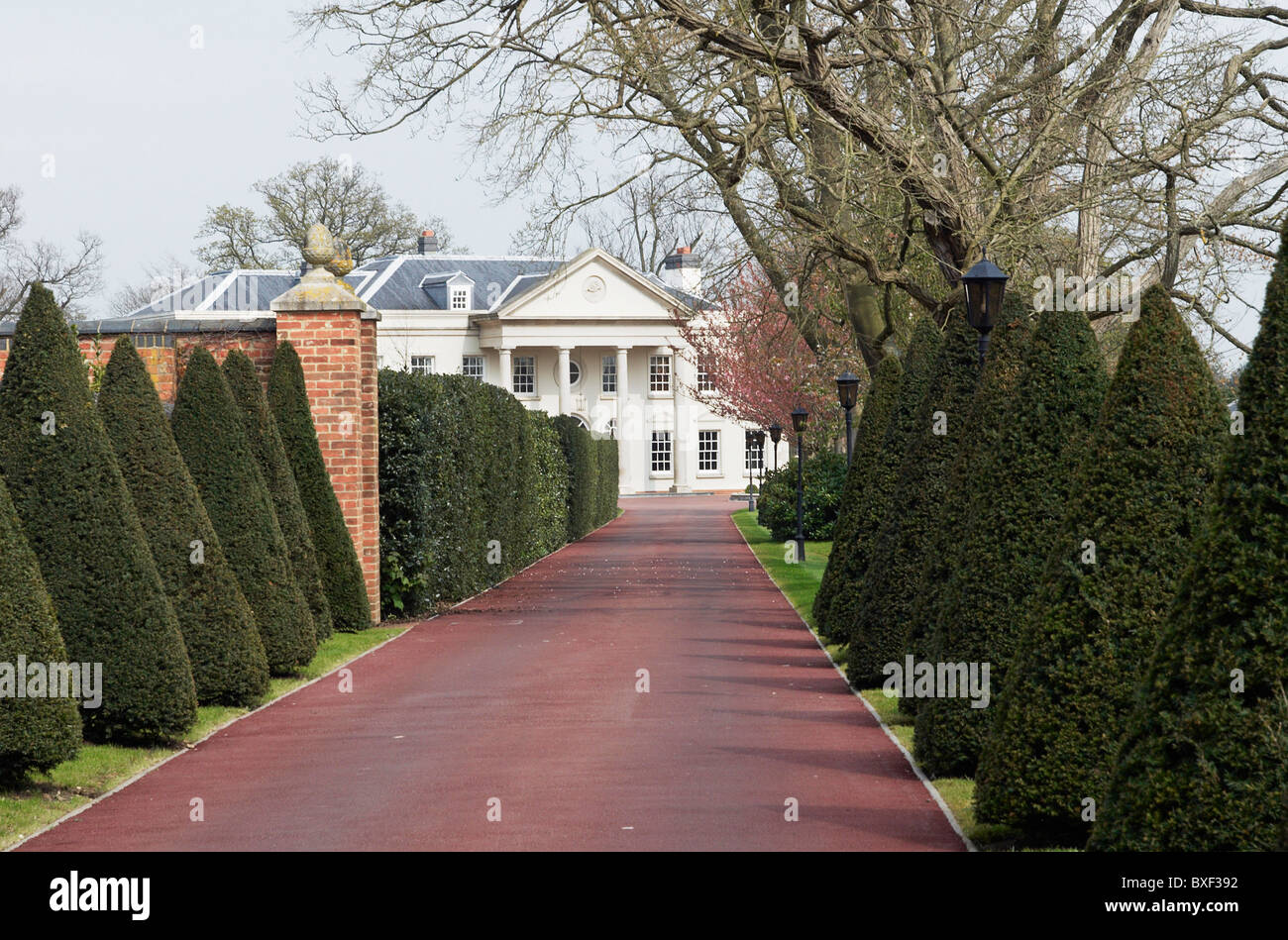 Long driveway hi-res stock photography and images - Alamy