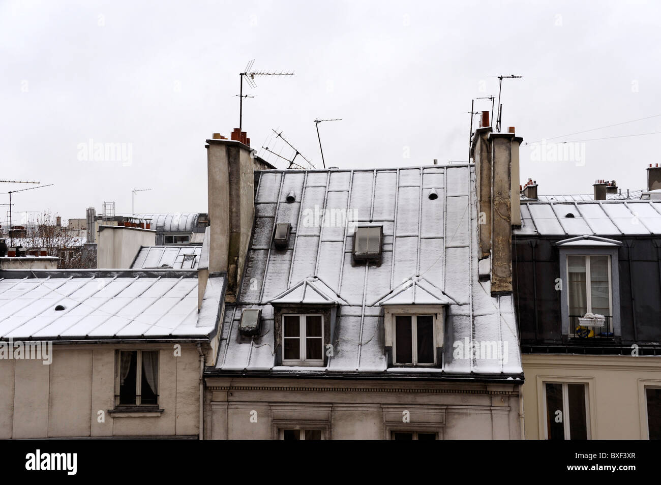 Under the roofs of paris hi-res stock photography and images - Alamy