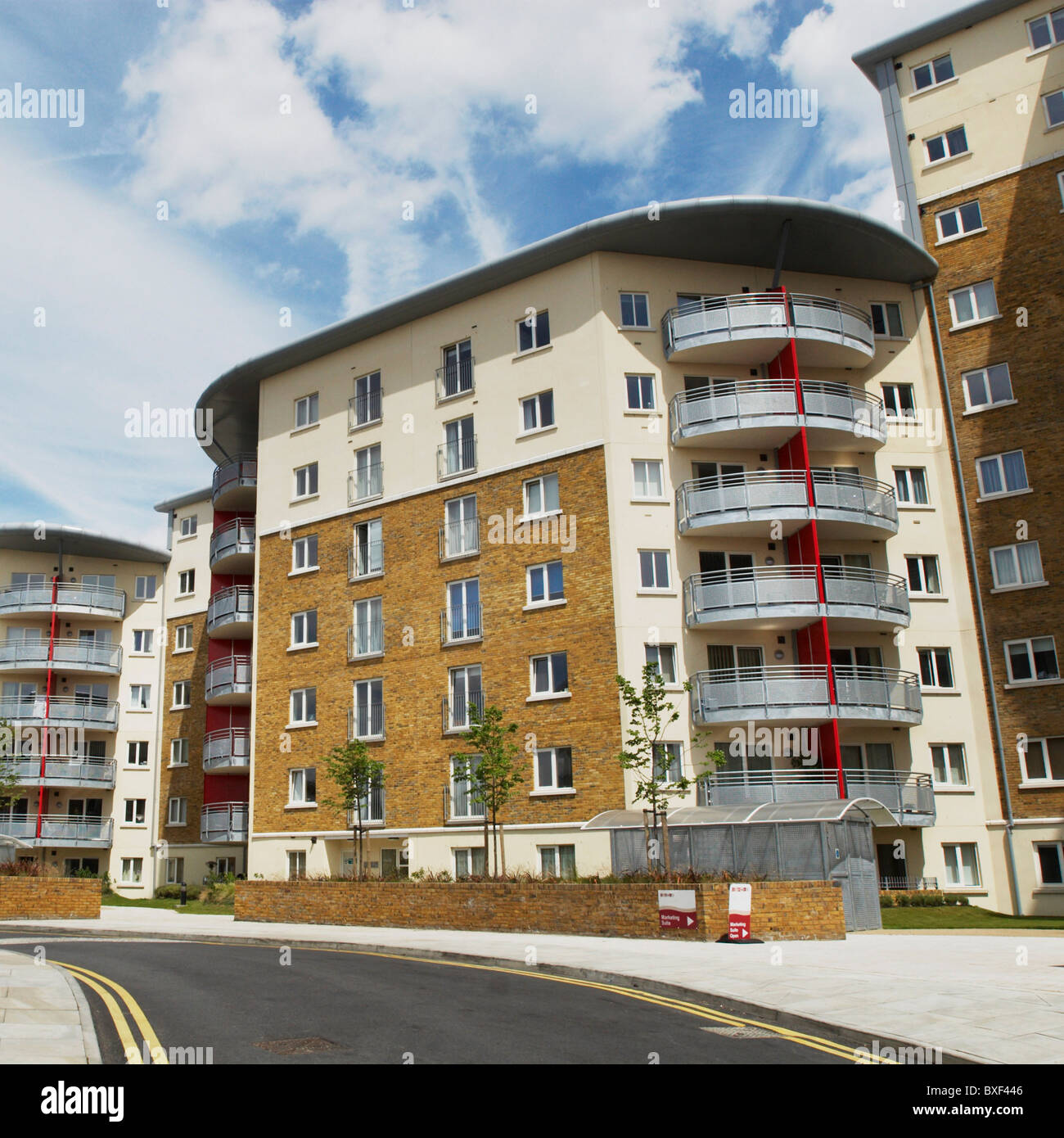 Image of apartment building hi-res stock photography and images - Alamy