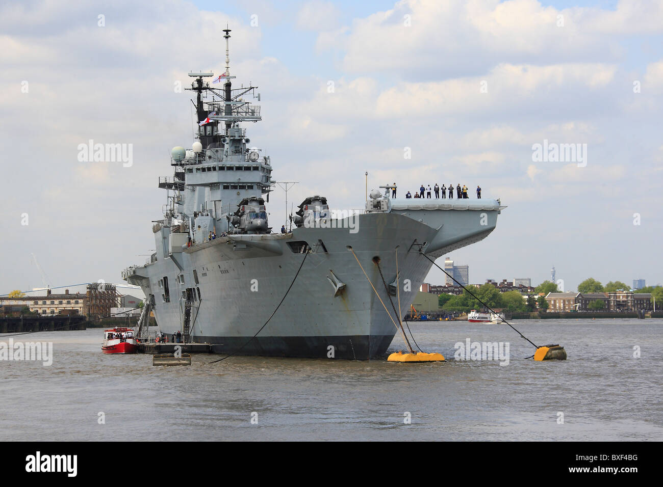 HMS Illustrious (R06 Stock Photo - Alamy
