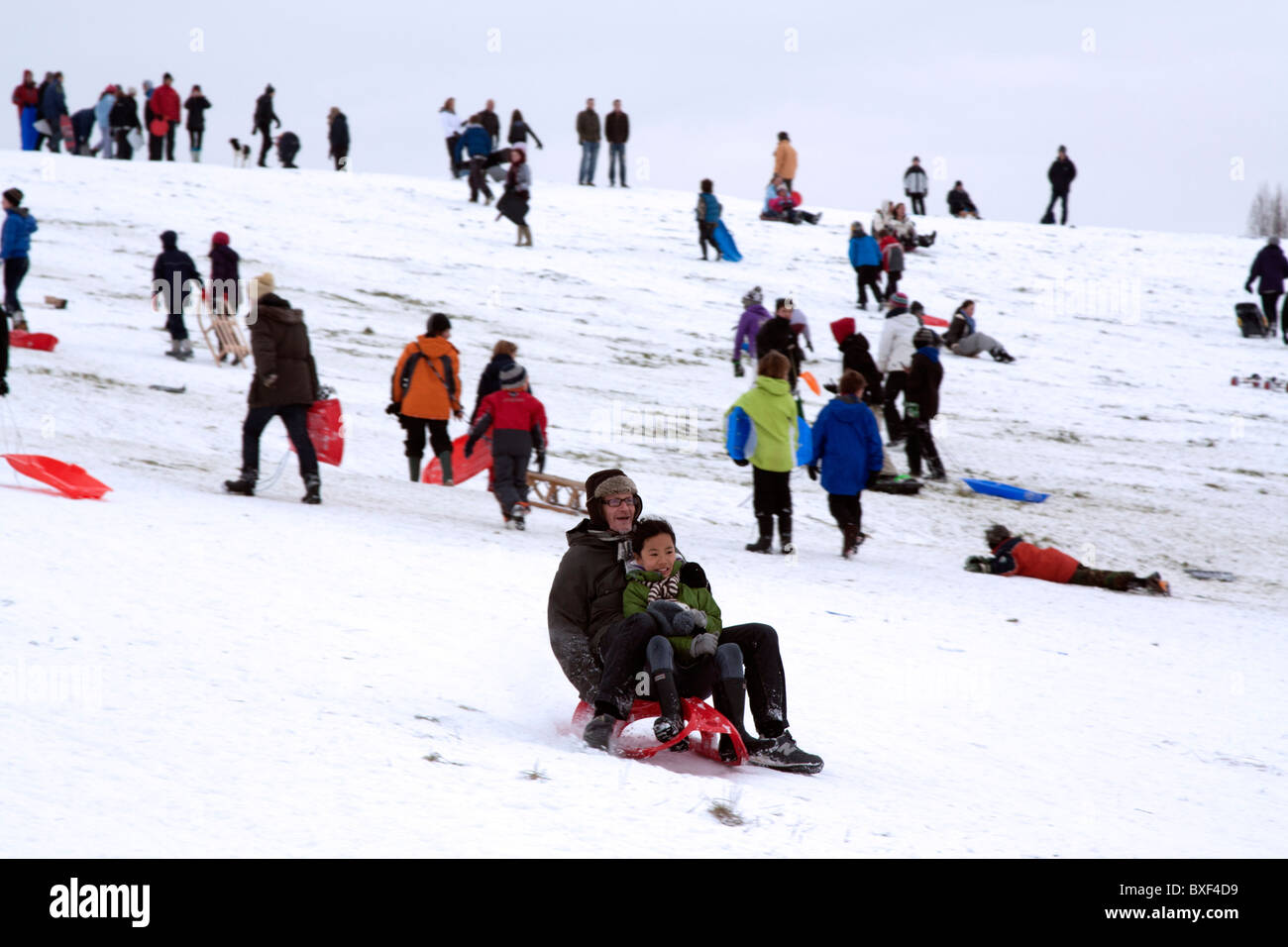 London people sledging hi-res stock photography and images - Alamy