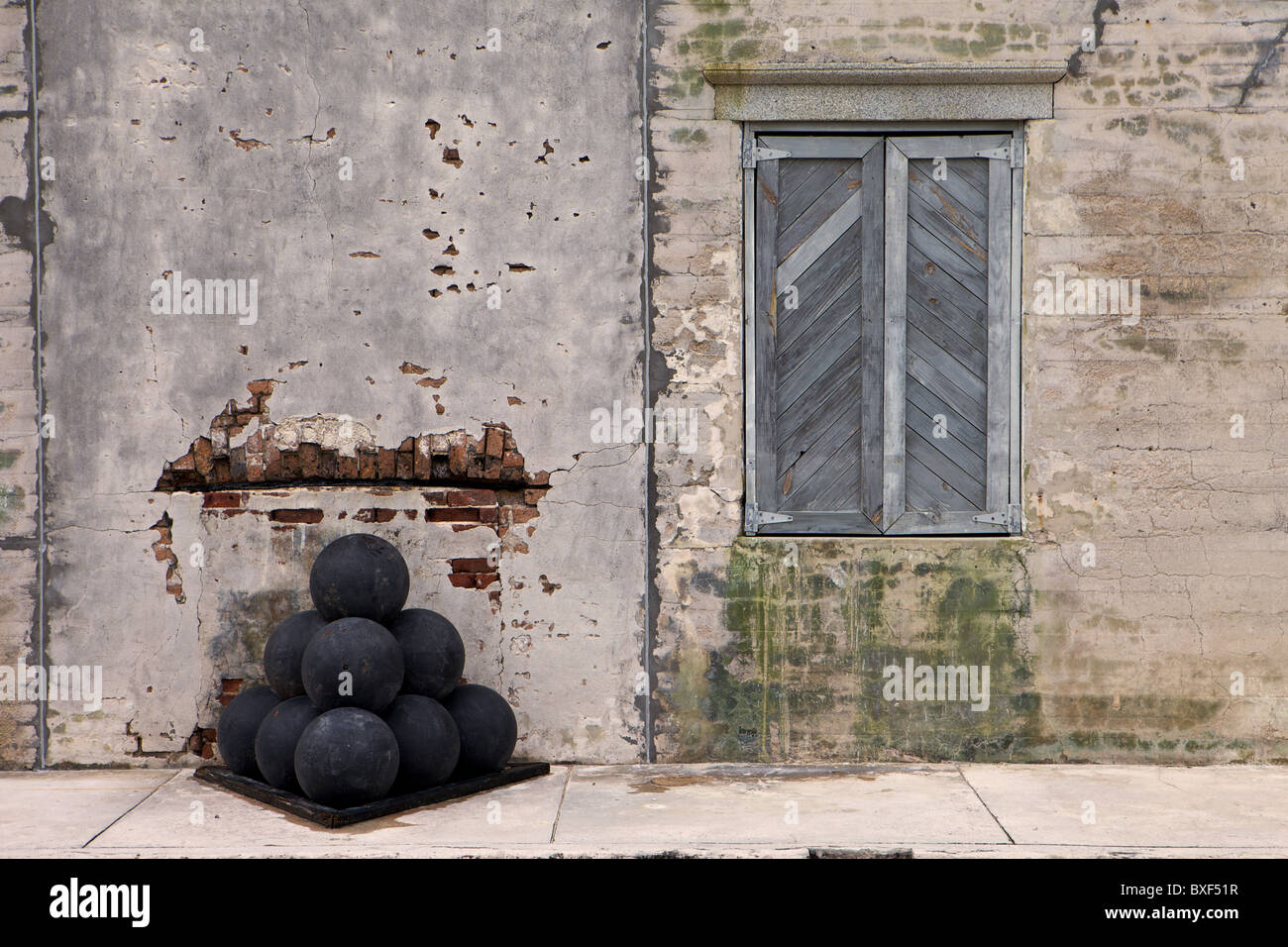 Cannonballs hi-res stock photography and images - Alamy