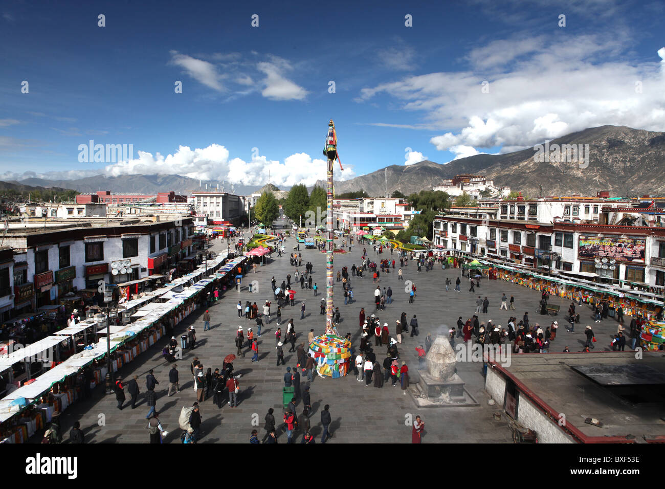 Barkhor square hi-res stock photography and images - Alamy