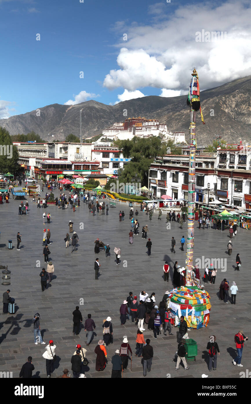 Barkhor square hi-res stock photography and images - Alamy