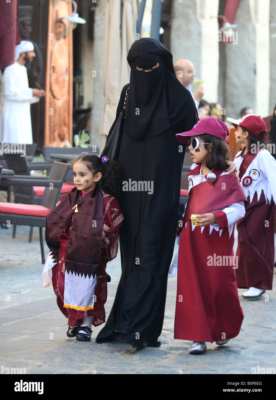 Qatari family hi-res stock photography and images - Alamy